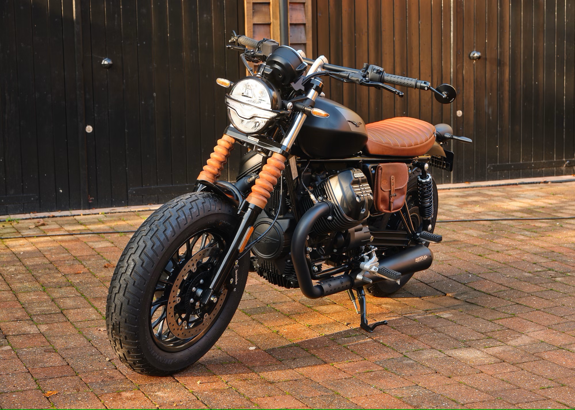 机机日:2021 Moto GuiziV9 Bobber-webBikeWorld - 新利娱乐网站,18luck新利娱乐在线